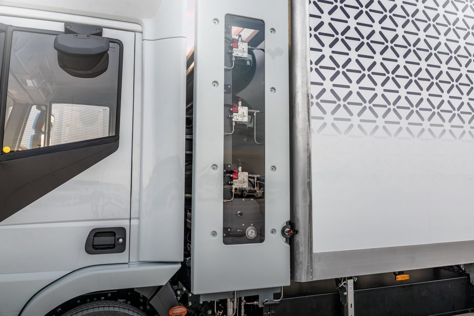 New Tevva hydrogen electric truck unveiled with 310-mile range - Selsia