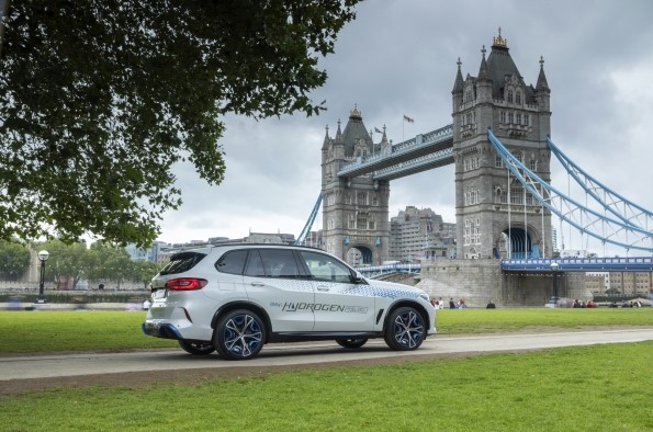 BMW – iX5 Hydrogen pilot fleet visits the UK; real-world useage ...